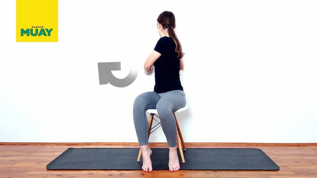 Rotación de tronco sentado suave y efectiva